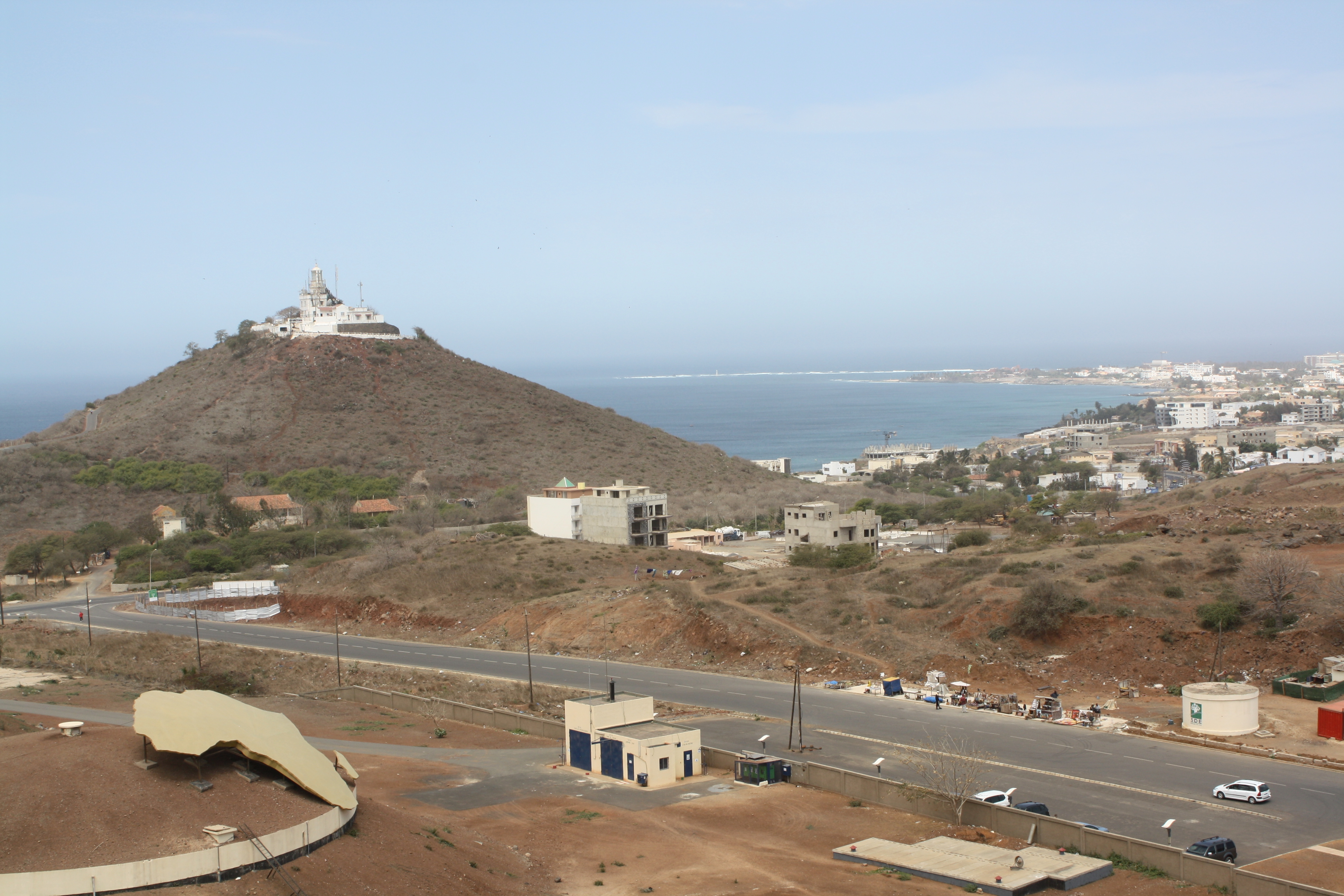 7 avril: statue, pointe des Almadies, centre ville, cap Emmanuel ...